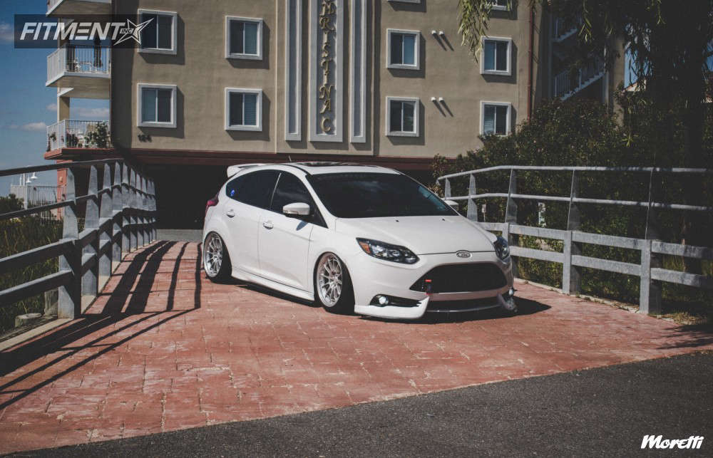 2014 Ford Focus ST with 18x9.5 Enkei Nt03 and Nitto 235x40 on Air ...