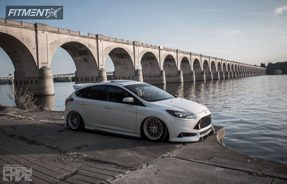 2014 Ford Focus ST with 18x9.5 Enkei Nt03 and Nitto 235x40 on Air ...