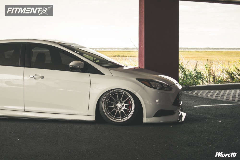 2014 Ford Focus ST with 18x9.5 Enkei Nt03 and Nitto 235x40 on Air ...