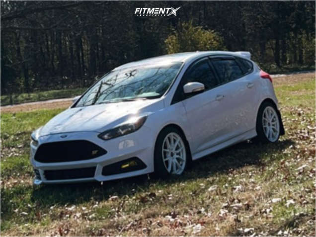 2018 Ford Focus ST with 18x8.5 Option Lab R716 and Hankook 235x40 on ...