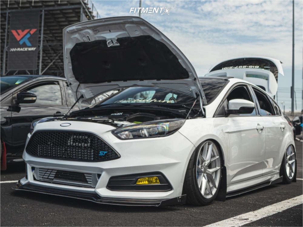 2016 Ford Focus ST with 18x8.5 Rotiform Flg and Firestone 235x40 on Air ...