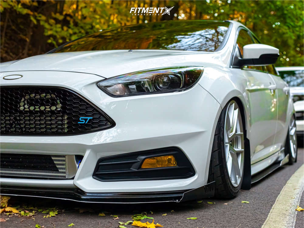 2016 Ford Focus ST with 18x8.5 Rotiform Flg and Firestone 235x40 on Air ...