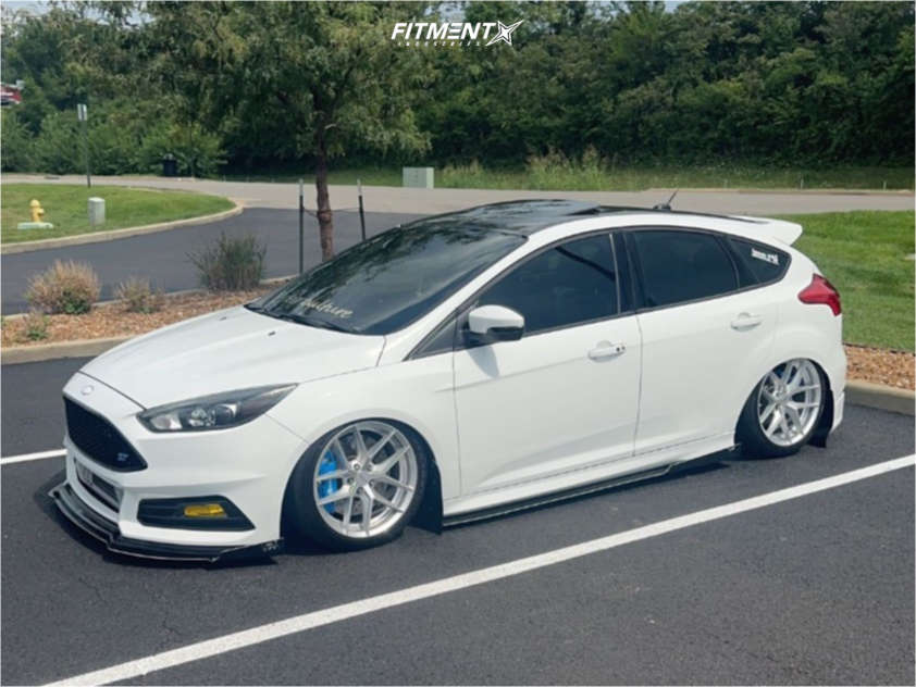 2016 Ford Focus ST with 18x8.5 Rotiform Flg and Firestone 235x40 on Air ...