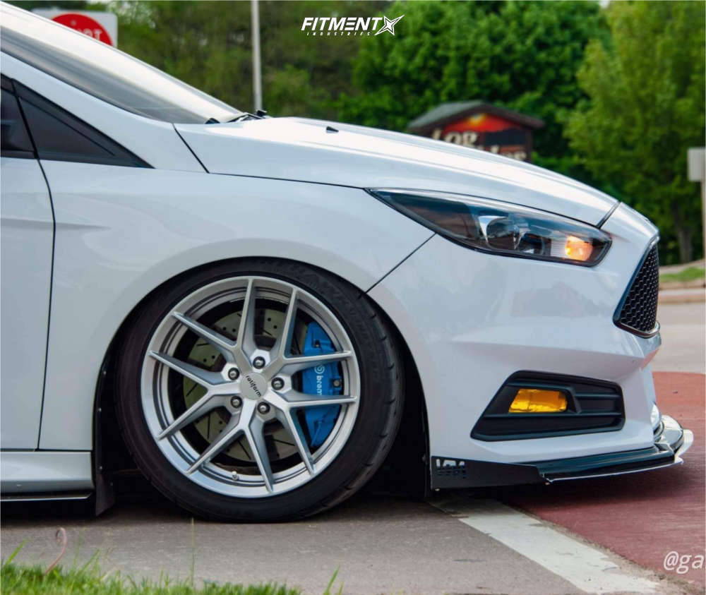 2016 Ford Focus ST with 18x8.5 Rotiform Flg and Firestone 235x40 on Air ...