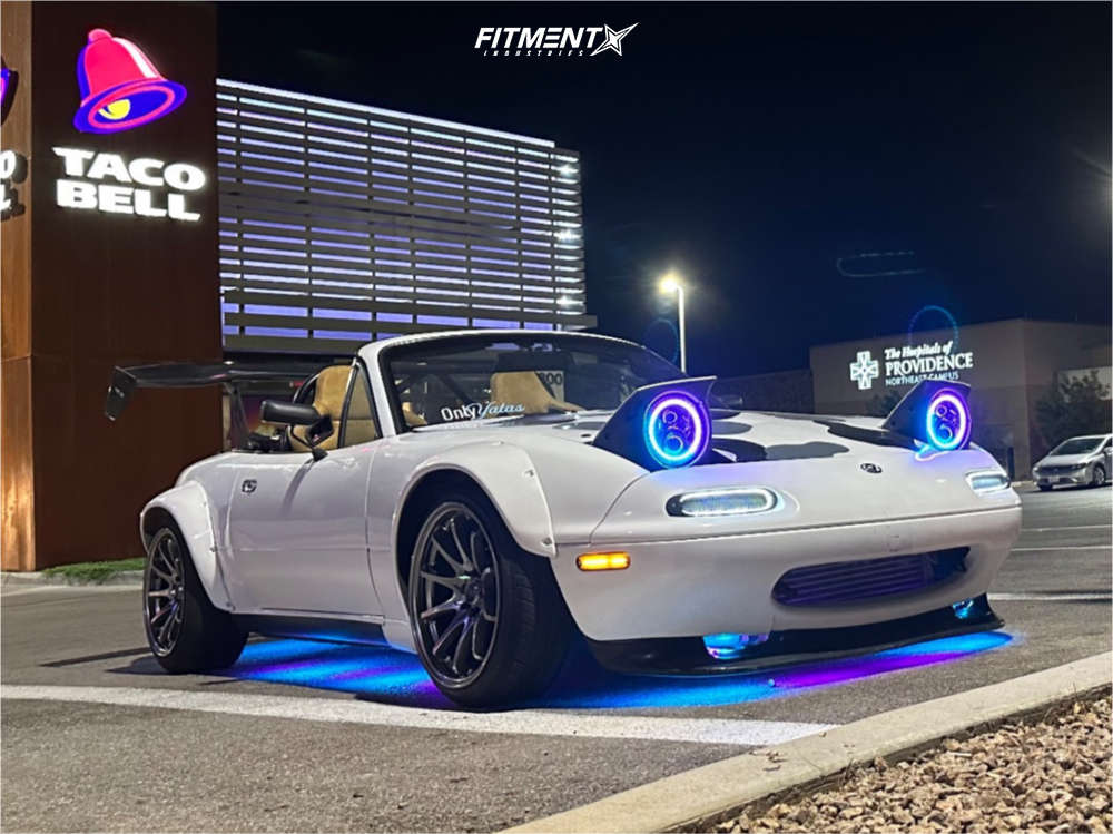 1993 Mazda Miata Base with 17x9 JNC Jnc006 and Vercelli 205x40 on ...