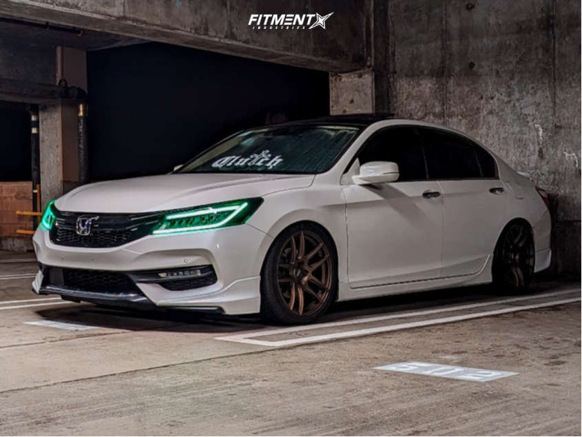 2017 Honda Accord Touring with 19x8.5 ESR Cs8 and Bridgestone 235x40 on ...