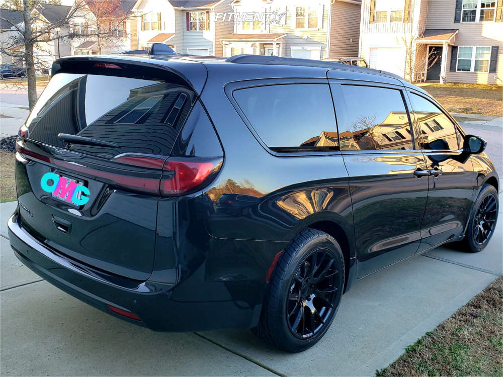 2023 Chrysler Pacifica Touring L with 20x9.5 Replica Tech Rt10 and Toyo ...