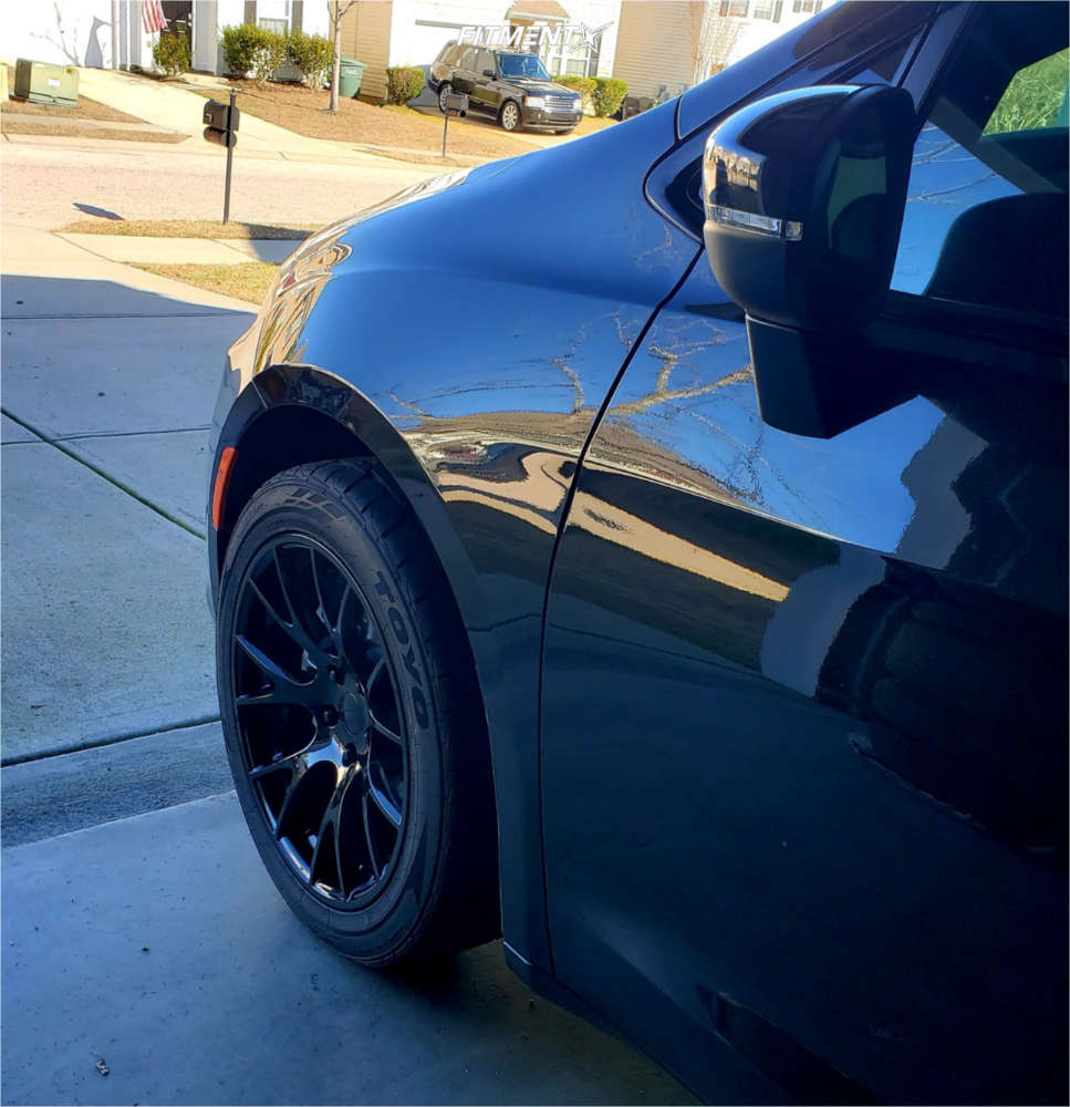 2023 Chrysler Pacifica Touring L with 20x9.5 Replica Tech Rt10 and Toyo ...