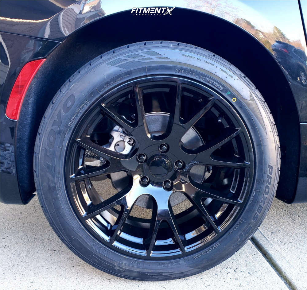 2023 Chrysler Pacifica Touring L with 20x9.5 Replica Tech Rt10 and Toyo ...