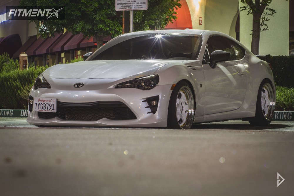2017 Toyota 86 Base with 18x9.5 ESR Sr06 and Nankang 215x40 on ...