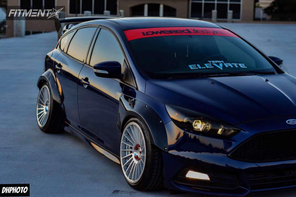 2016 Ford Focus ST with 18x9.5 Rotiform Ind-t and Michelin 245x35 on ...