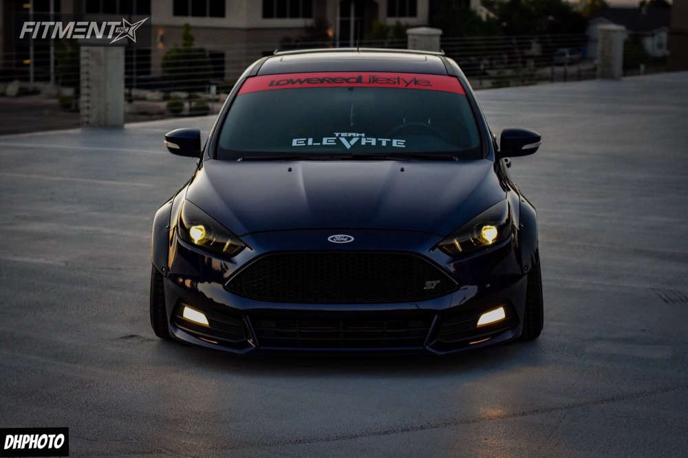 2016 Ford Focus ST with 18x9.5 Rotiform Ind-t and Michelin 245x35 on ...