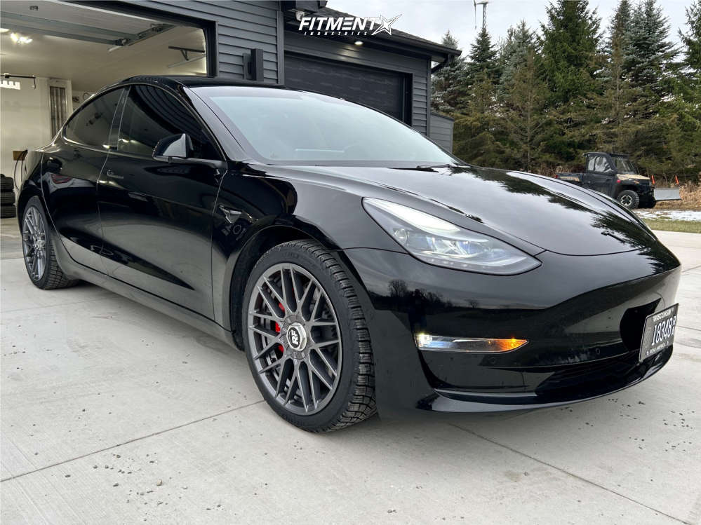 2022 Tesla 3 Performance with 19x8.5 Rotiform Rse and Michelin 235x40 ...