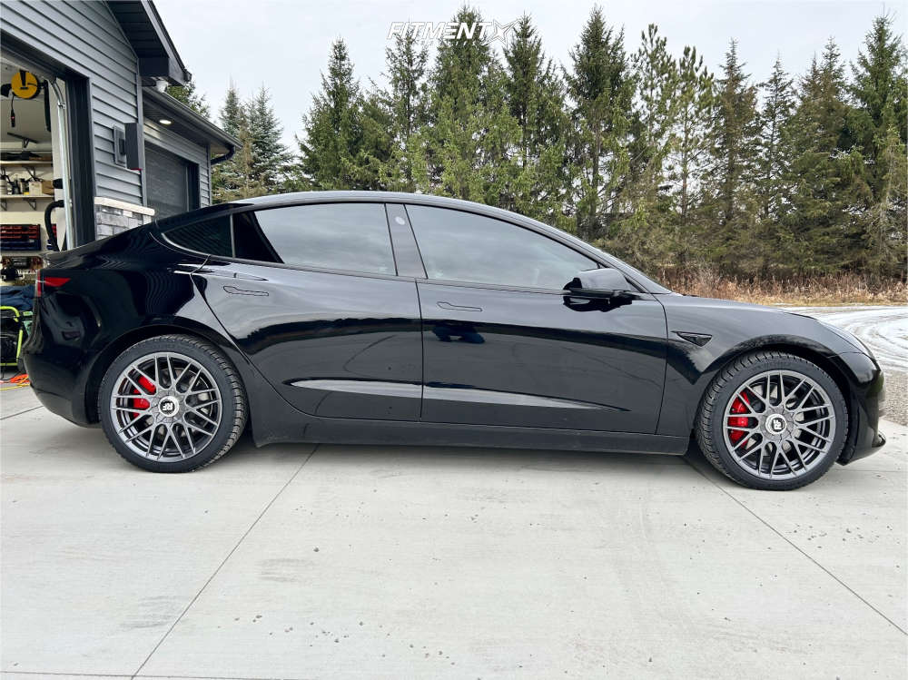 2022 Tesla 3 Performance with 19x8.5 Rotiform Rse and Michelin 235x40 ...