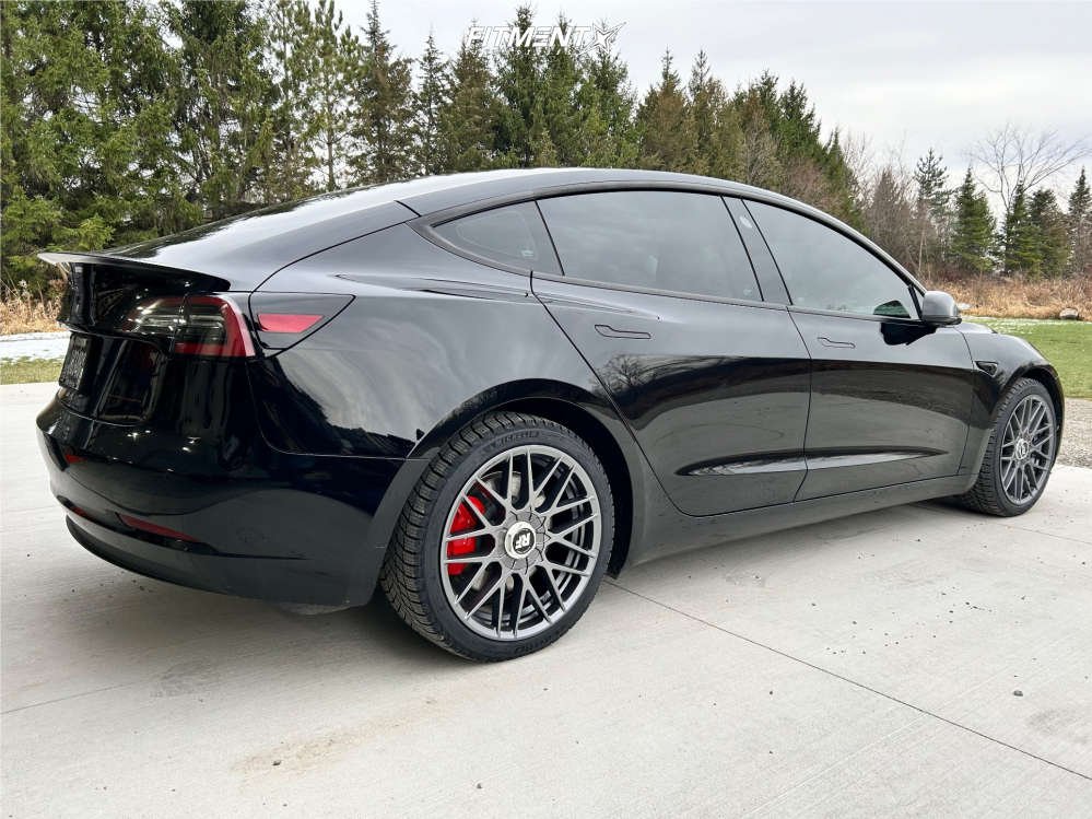 2022 Tesla 3 Performance with 19x8.5 Rotiform Rse and Michelin 235x40 ...