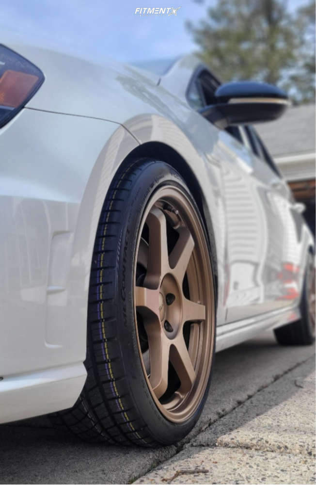 2017 Volkswagen Golf R Base with 19x8.5 9SiX9 Six-1 and Continental ...