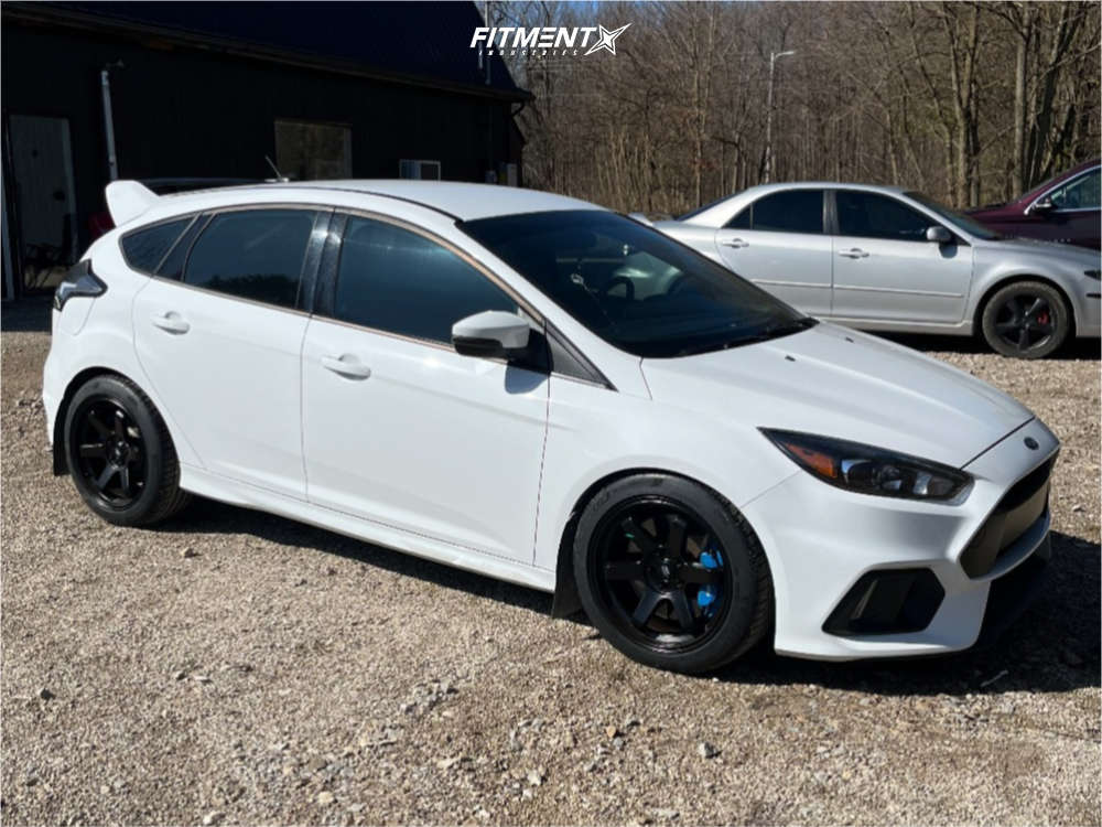 2017 Ford Focus RS with 18x8.5 MST Mt01 and Michelin 235x45 on Stock ...