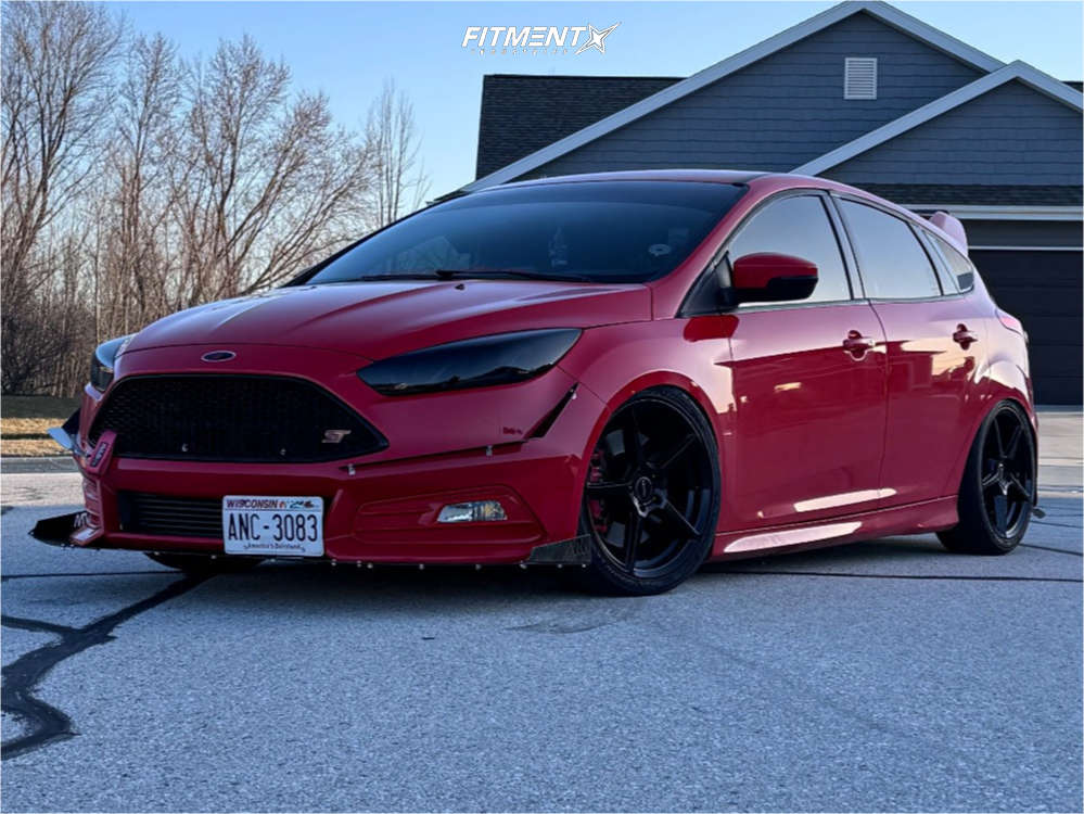 2016 Ford Focus ST with 18x7.5 Motiv Blade and Lexani 225x40 on ...