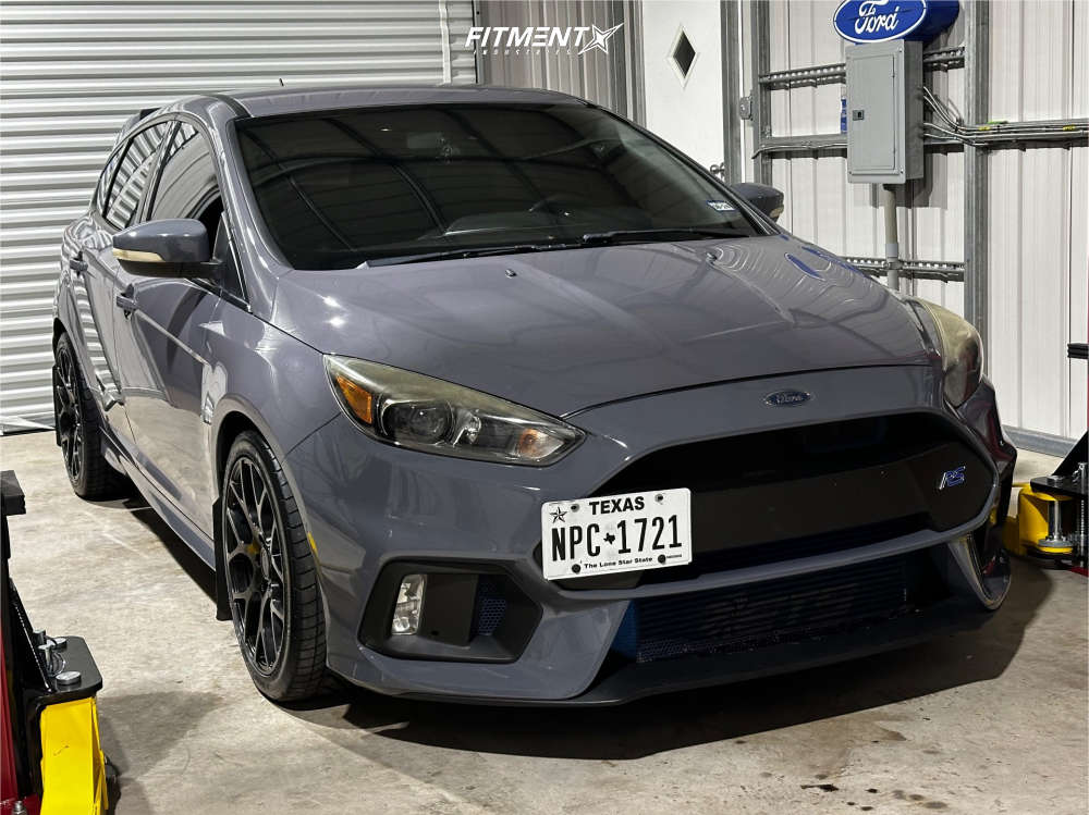 2016 Ford Focus RS with 18x8 Ravetti M8 and Nitto 235x40 on Stock ...