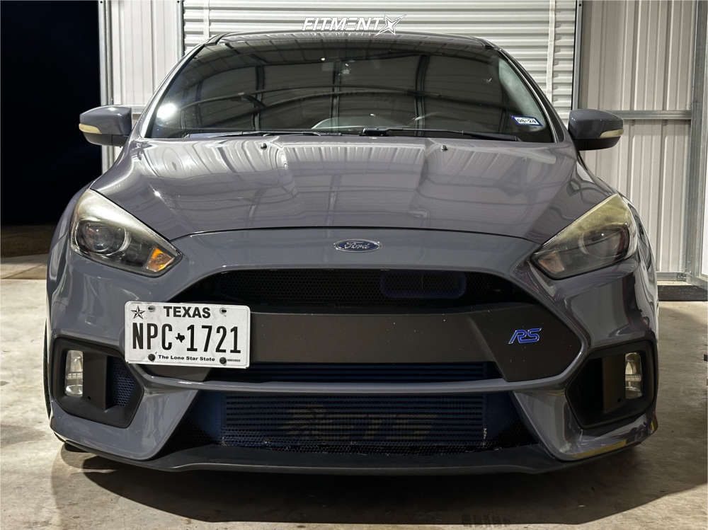 2016 Ford Focus RS with 18x8 Ravetti M8 and Nitto 235x40 on Stock ...