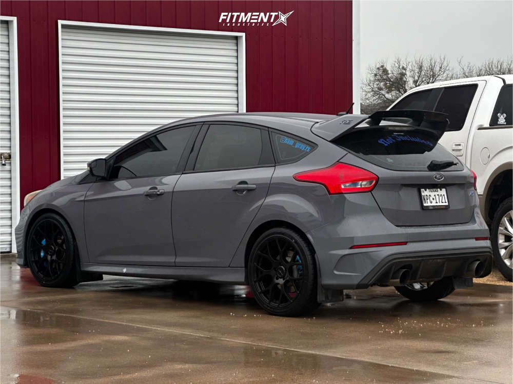 2016 Ford Focus RS with 18x8 Ravetti M8 and Nitto 235x40 on Stock ...