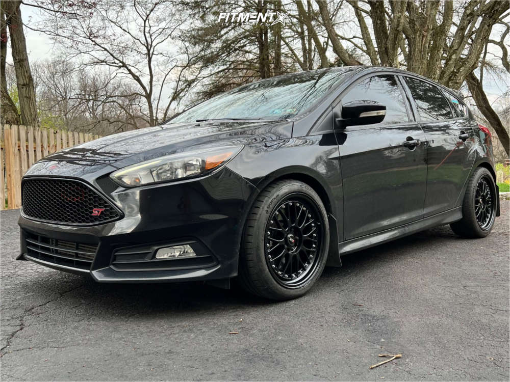 2016 Ford Focus ST with 18x8.5 XXR 521 and Continental 235x40 on Stock ...