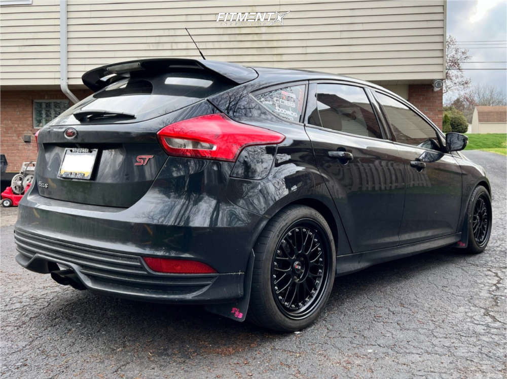2016 Ford Focus ST with 18x8.5 XXR 521 and Continental 235x40 on Stock ...