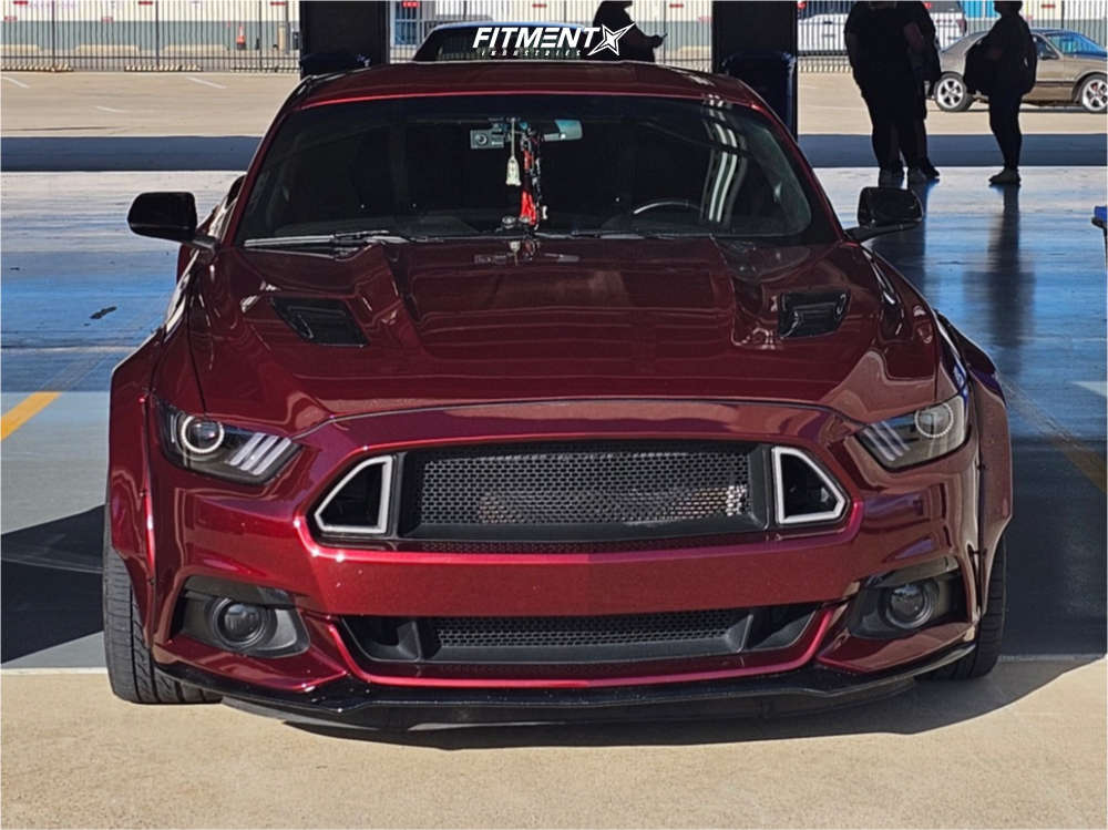 2015 Ford Mustang GT with 20x9 Ferrada F8-fr8 and Nitto 275x35 on ...