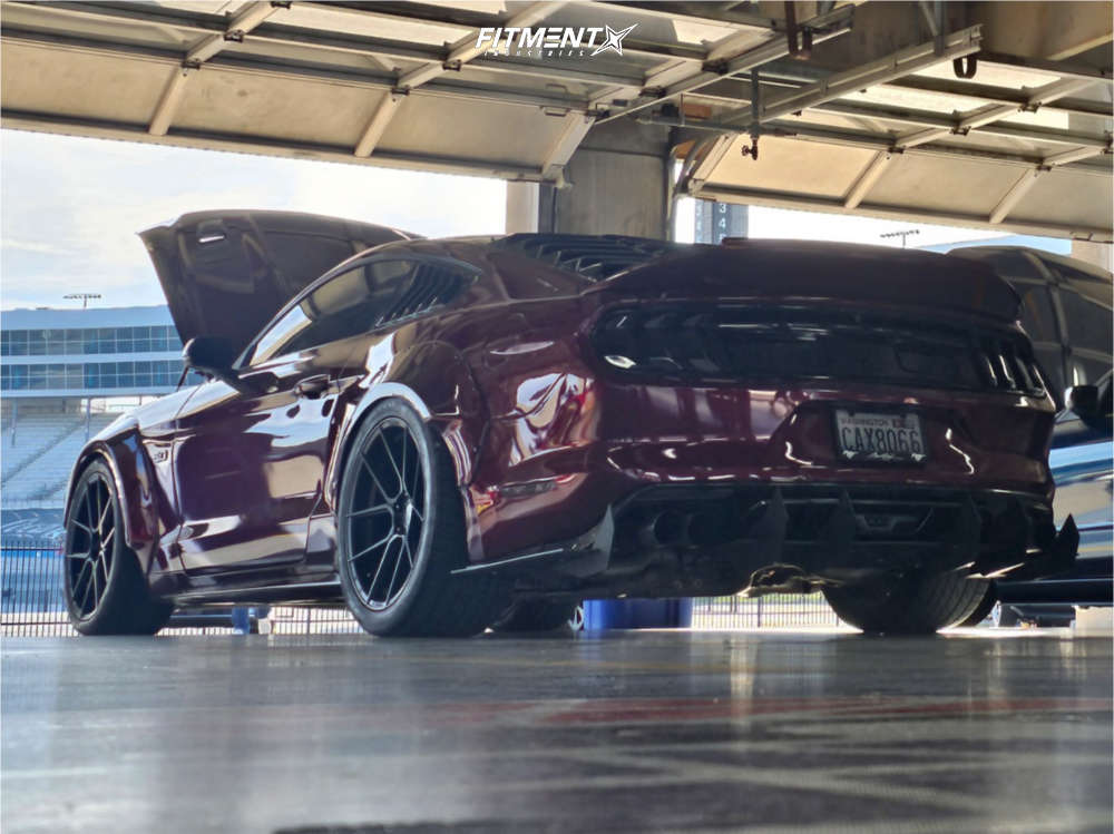 2015 Ford Mustang GT with 20x9 Ferrada F8-fr8 and Nitto 275x35 on ...
