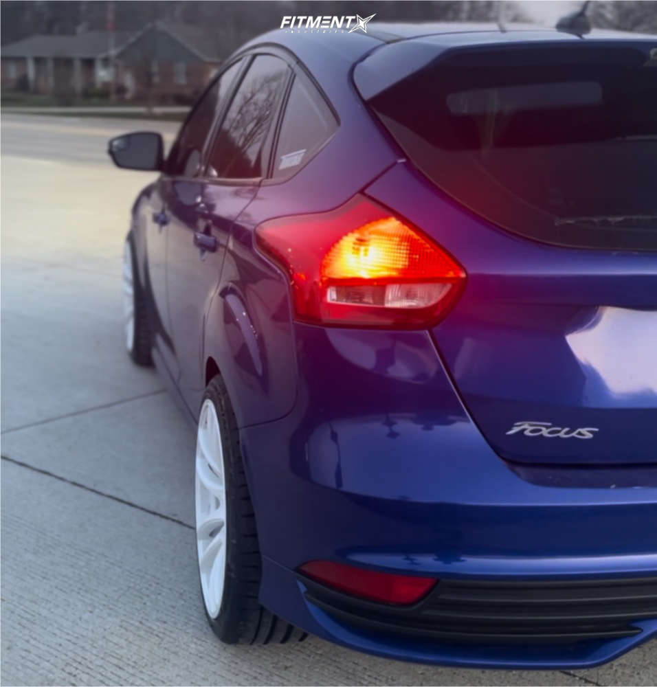 2015 Ford Focus ST with 19x9.5 Vors Tr4 and Continental 255x35 on Stock ...