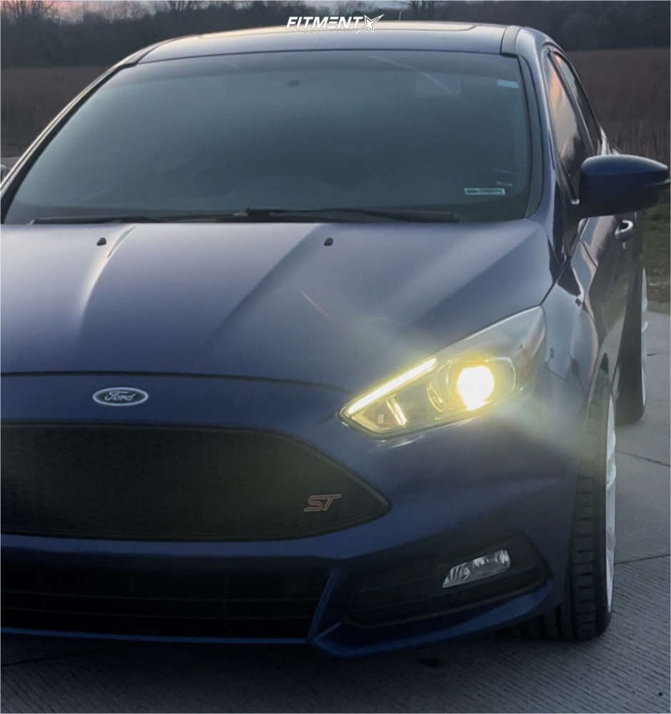 2015 Ford Focus ST with 19x9.5 Vors Tr4 and Continental 255x35 on Stock ...