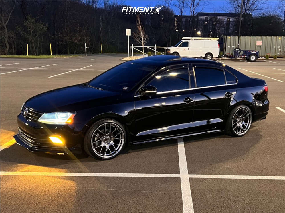 2017 Volkswagen Jetta SE with 18x8.5 Aodhan Ah-x and Vercelli 215x35 on ...