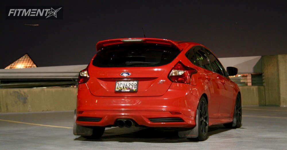 2013 Ford Focus ST with 18x8 Sparco Assetto Gara and Continental 235x40 ...