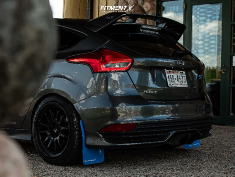 2017 Ford Focus ST with 18x9 Cosmis Racing Xt-206r and Nexen 235x45 on ...