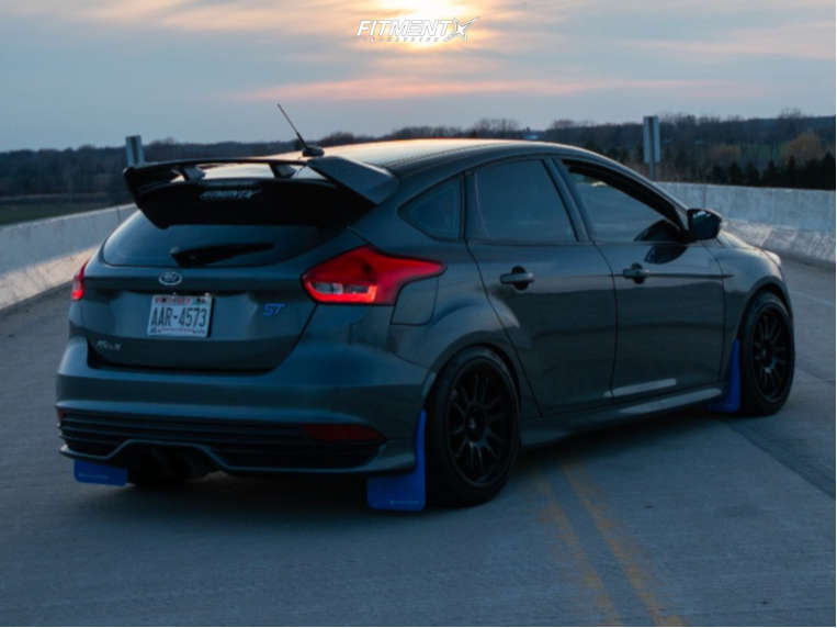 2017 Ford Focus ST with 18x9 Cosmis Racing Xt-206r and Nexen 235x45 on ...