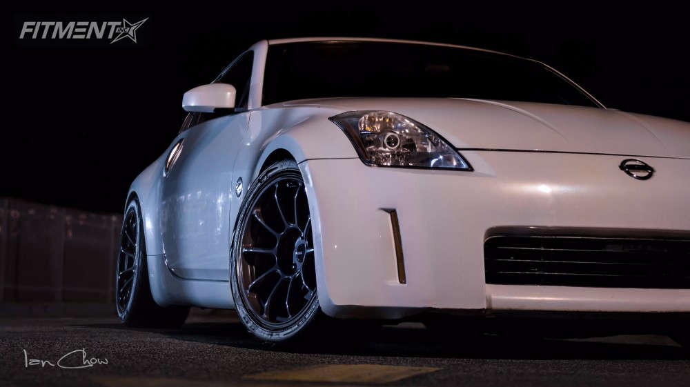2004 Nissan 350Z 2dr Coupe (3.5L 6cyl 6M) with 18x9.5 Ambit Rt8 and ...
