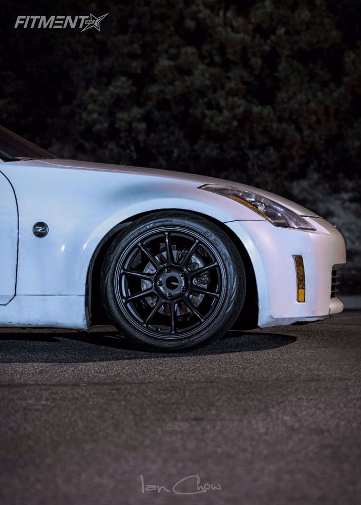 2004 Nissan 350Z 2dr Coupe (3.5L 6cyl 6M) with 18x9.5 Ambit Rt8 and ...