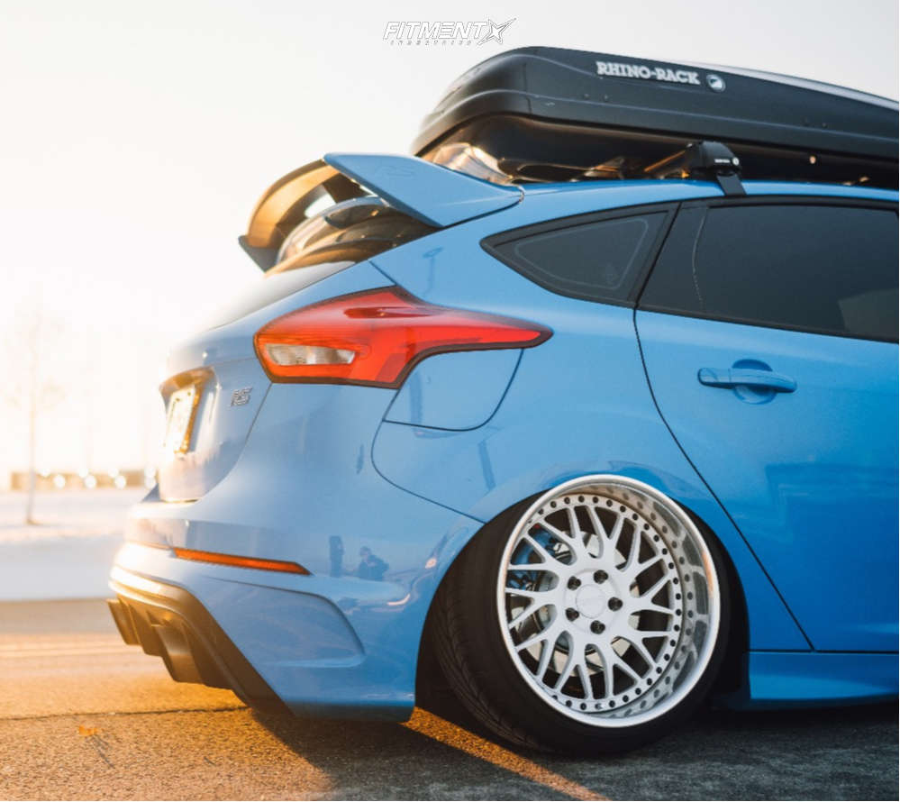 2017 Ford Focus RS with 18x9.5 GMR Gs-1 Directional and Nitto 215x35 on ...