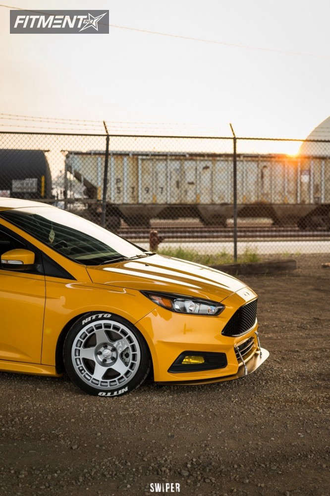 2016 Ford Focus ST with 18x9 Fifteen52 Turbomac and Nitto 235x40 on ...