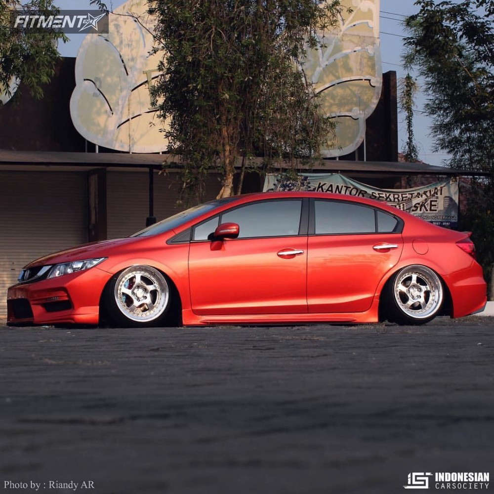 2014 Honda Civic Si with 18x10.5 CCW Lm5t and Accelera 225x35 on Air ...