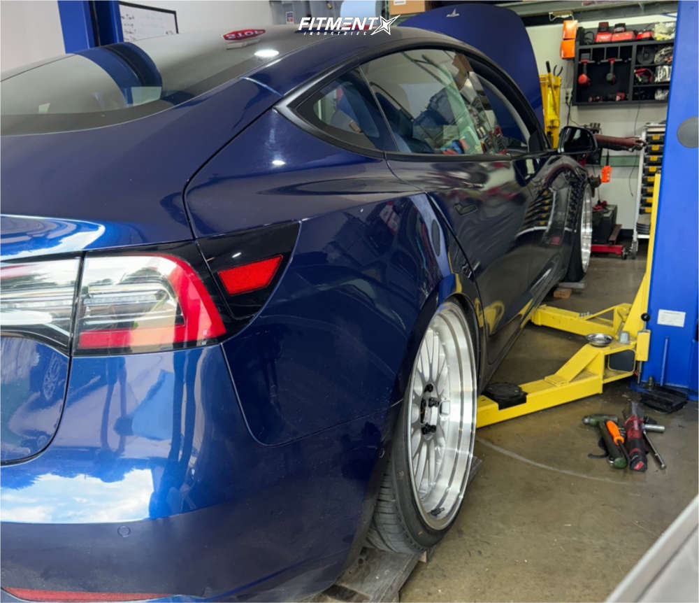 2022 Tesla 3 Base with 20x10 JNC 005 and Landsail 245x35 on Coilovers ...
