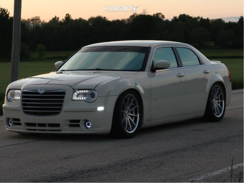 08 Chrysler 300 Tire Size