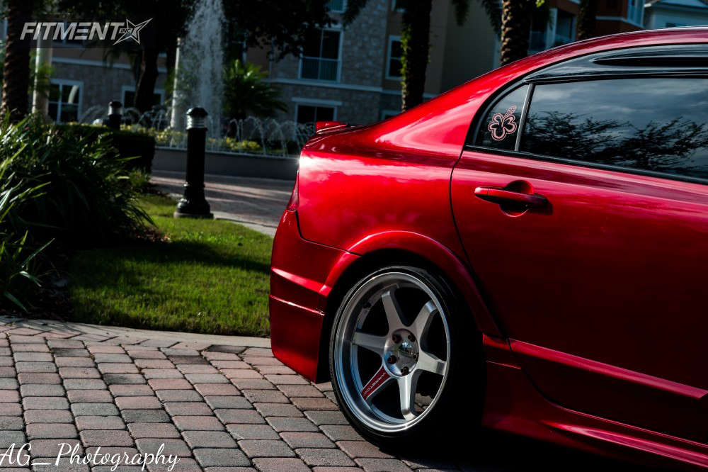 2007 Honda Civic Si with 18x9.5 Varrstoen Es2 and Venezia 245x40 on ...