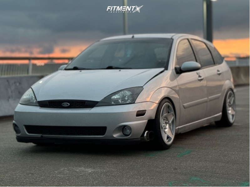 2003 Ford Focus SVT with 17x8 3SDM 0.05 and Nitto 205x40 on Coilovers ...