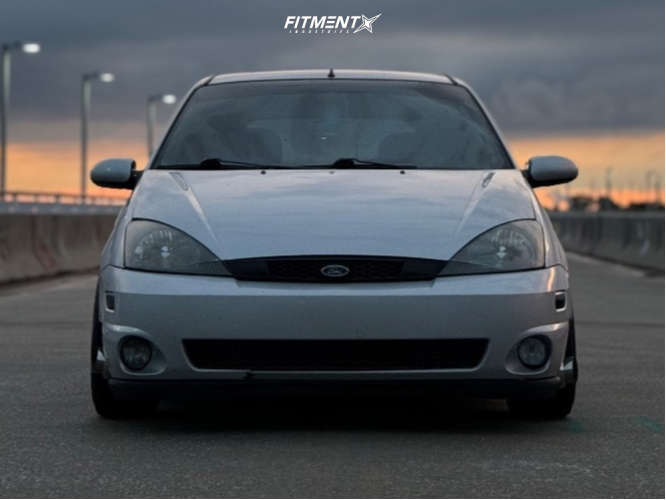 2003 Ford Focus SVT with 17x8 3SDM 0.05 and Nitto 205x40 on Coilovers ...