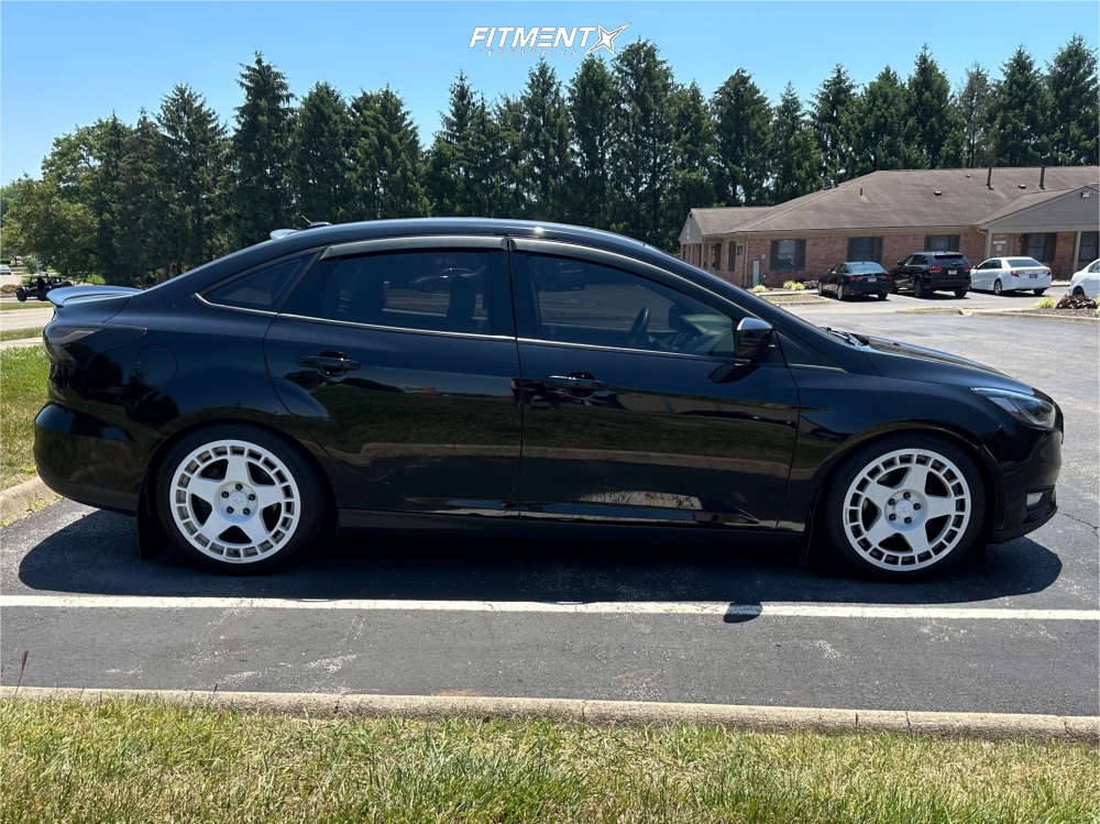 2018 Ford Focus SEL with 18x8.5 Fifteen52 Turbomac and Cooper 235x40 on ...