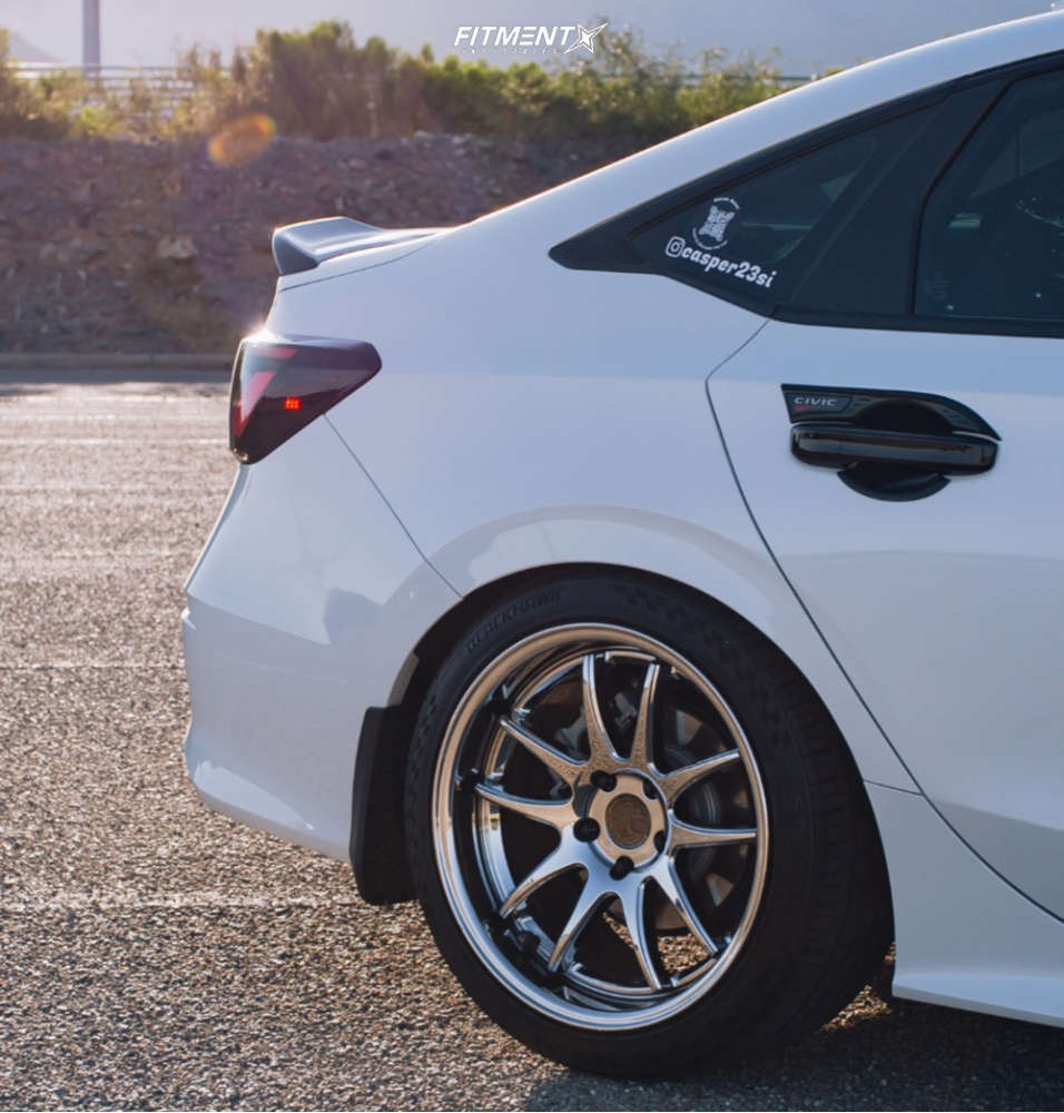 2023 Honda Civic Si with 18x9.5 Aodhan Ds02 and Blackhawk 245x40 on ...