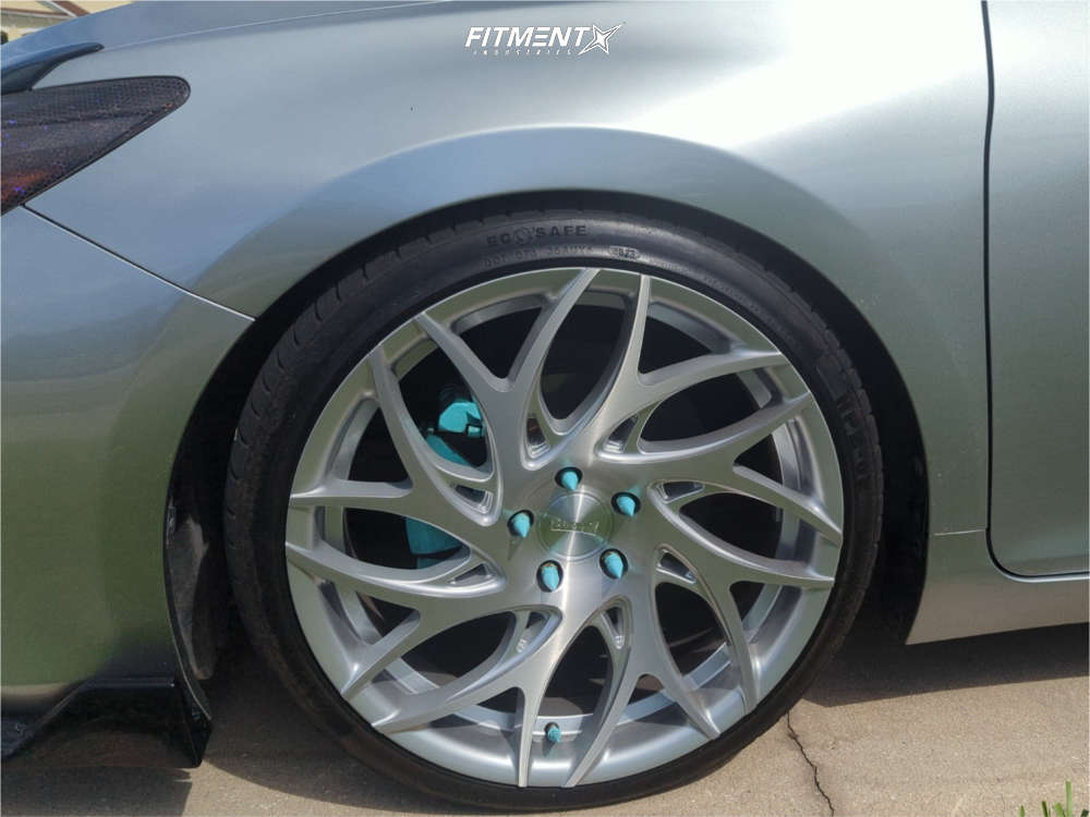 2015 Toyota Camry SE with 20x9 DUB G.o.a.t and Advanta 235x35 on ...