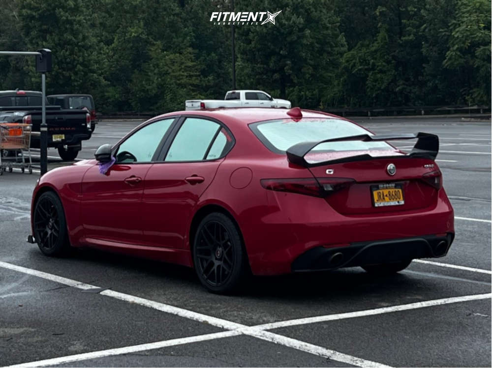 2017 Alfa Romeo Giulia Base with 18x8.5 Curva C300 and Vercelli 235x40 ...
