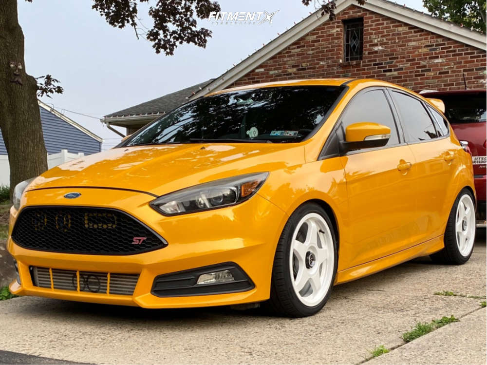 2015 Ford Focus ST with 18x8.5 Fifteen52 Chicane and Lexani 235x40 on ...